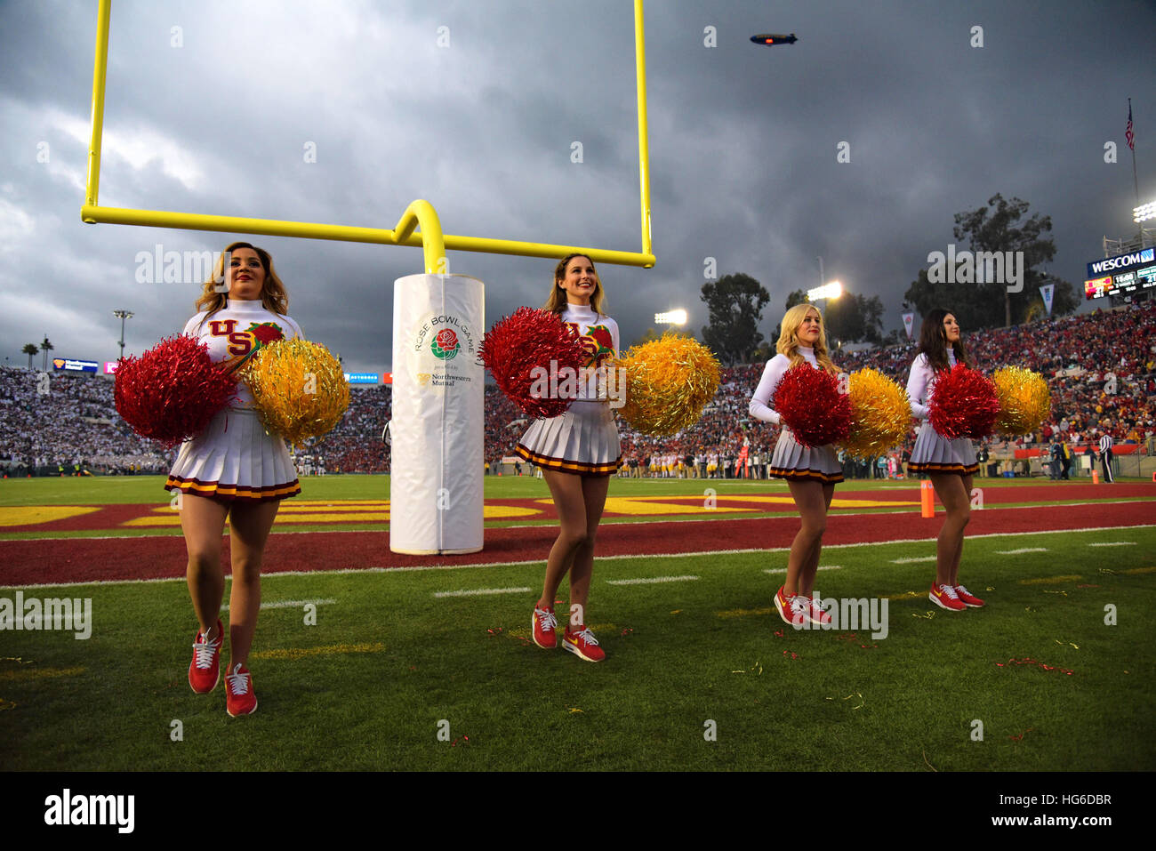 Usc trojans cheerleaders hi-res stock photography and images - Alamy