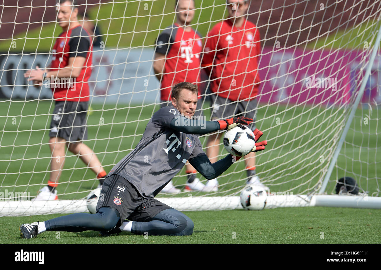 Doha, Qatar. 05th Jan, 2017. FC Bayern Munich goalkeeper Manuel Neuer ...
