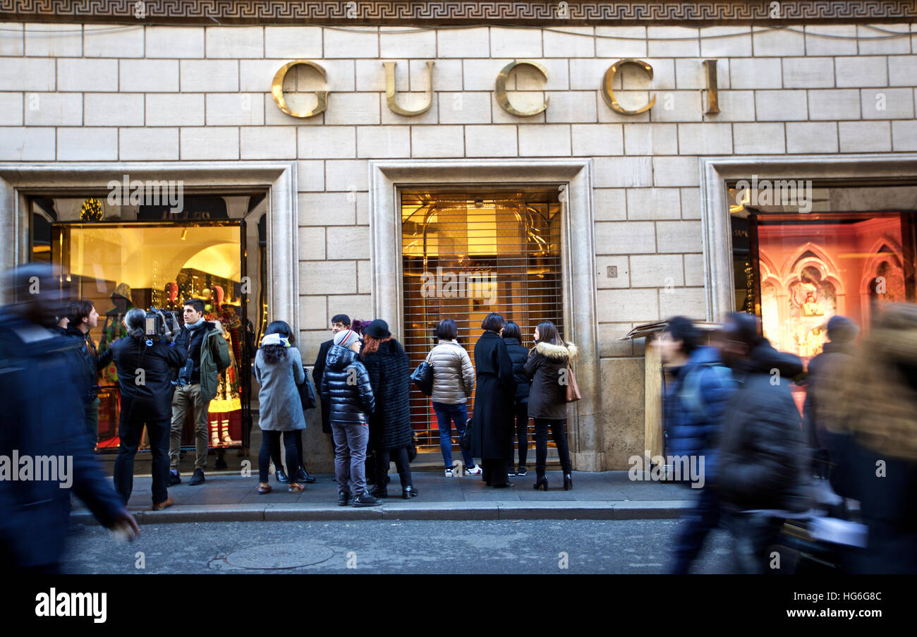 Rome, Italy. 5th Jan, 2017. People wait for the opening of a Gucci shop ...