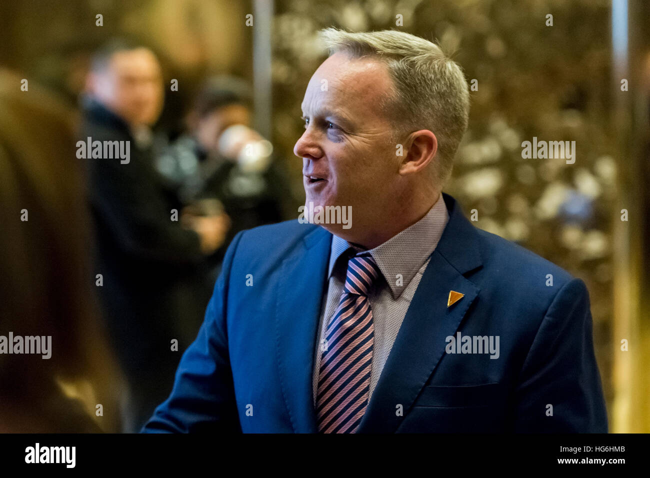 New York, USA. 5th Jan, 2017. Sean Spicer is seen conversing with ...