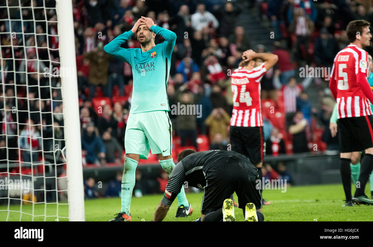 Gerard pique spain football team hi-res stock photography and images ...