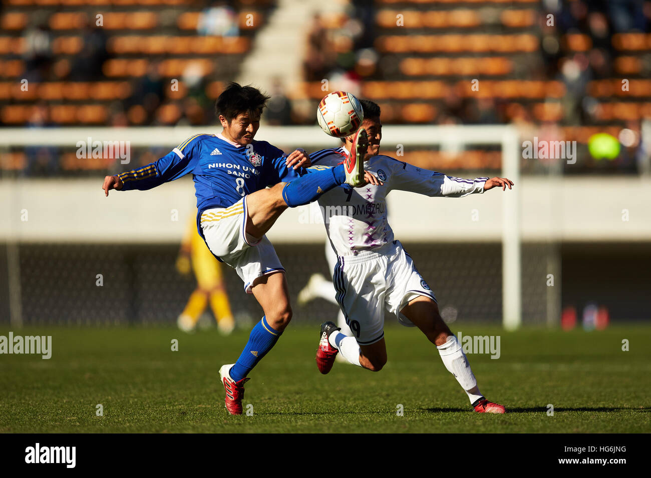 Fukuda Denshi Arena, Chiba, Japan. 5th Jan, 2017. (L to R) Koto Akama ...
