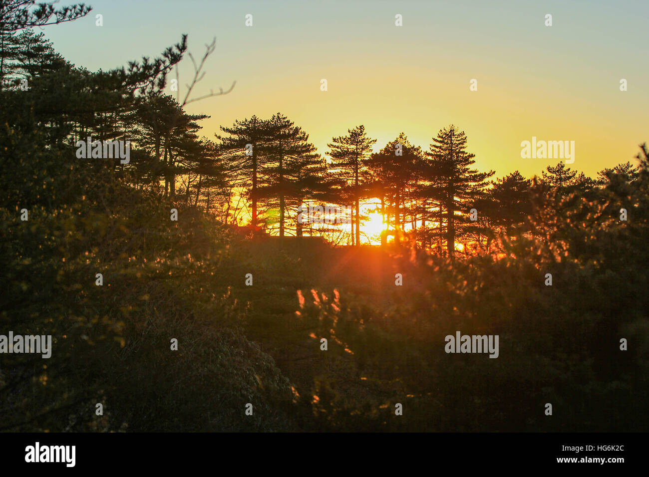 Mount huangshan city hi-res stock photography and images - Alamy
