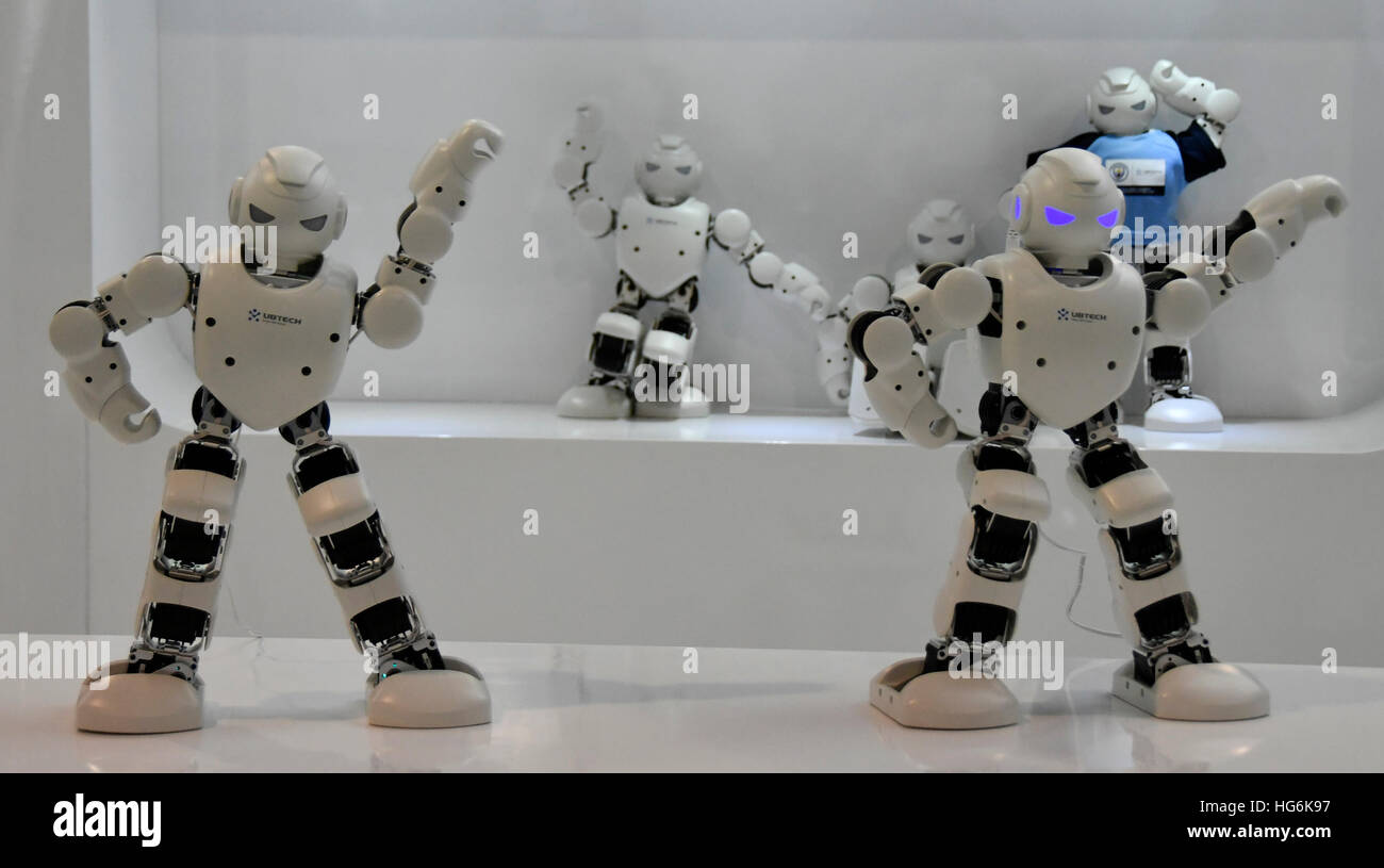 Las Vegas Nevada, USA. 5th Jan, 2017. Ubtech robots put on their moves ...