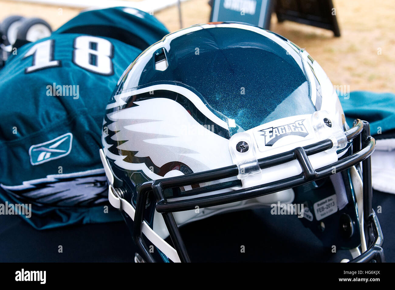 Philadelphia eagles helmet hi-res stock photography and images - Alamy