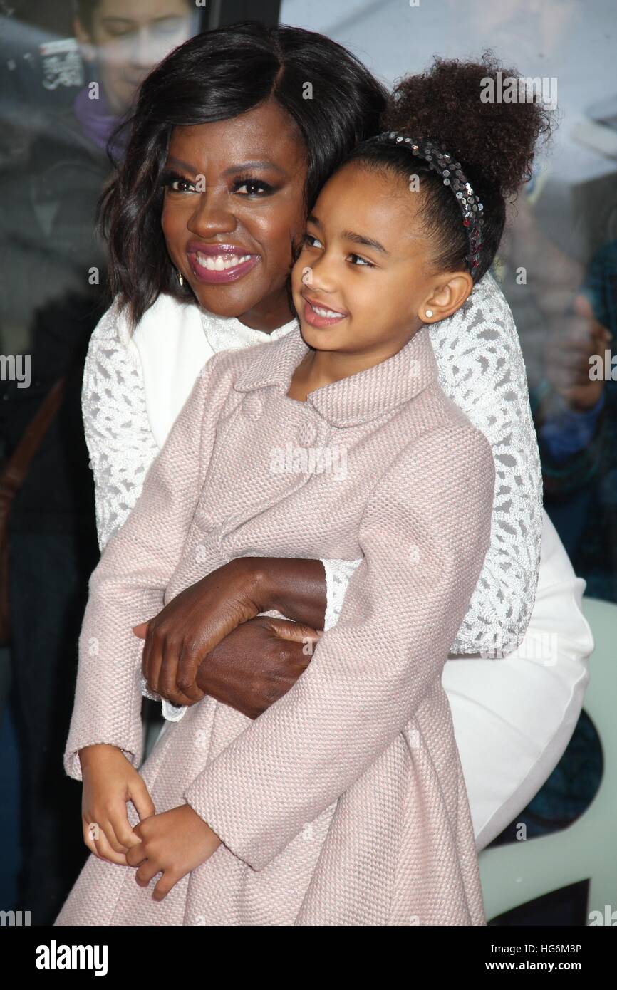 Viola davis and daughter genesis hi-res stock photography and images ...