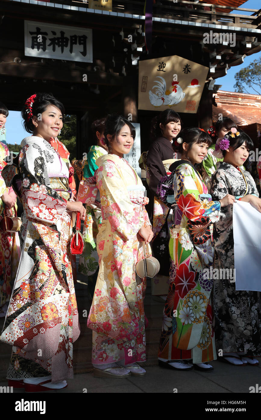 Tokyo, Japan. 6th Jan, 2017. 20-year-old female tour guides dressed in ...