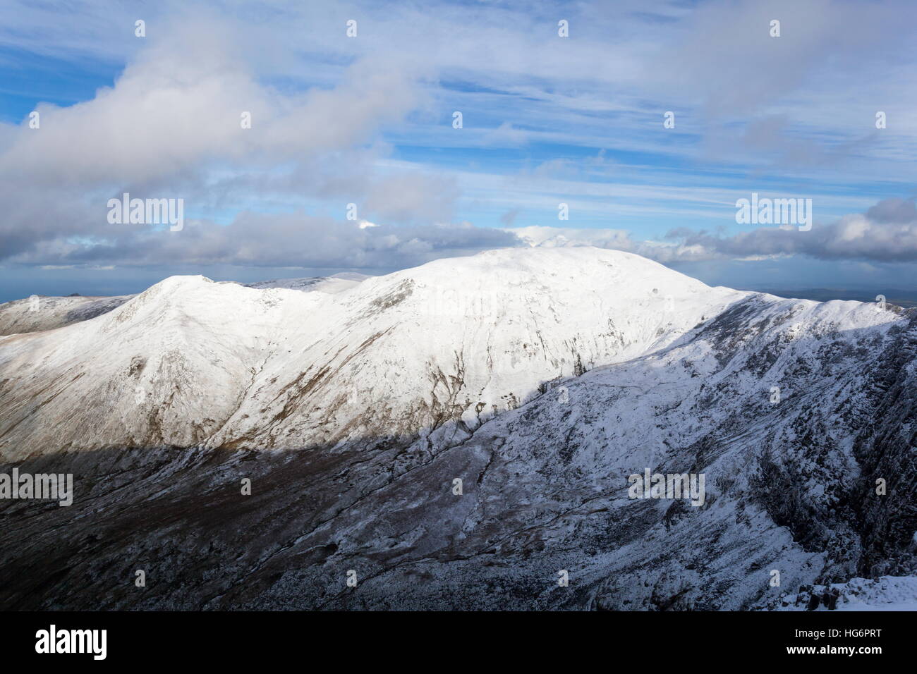 A snow capped Carnedd Llewelyn viewed from Carnedd Dafydd Stock Photo ...