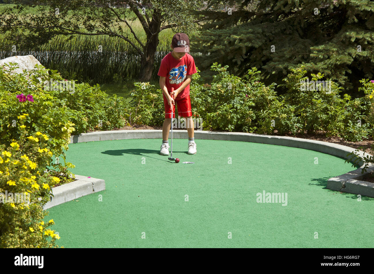 Mini golf family hi-res stock photography and images - Alamy