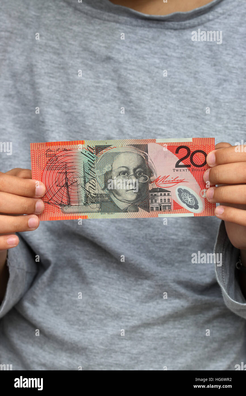A child hand holding $20 Australian dollar bank note Stock Photo - Alamy