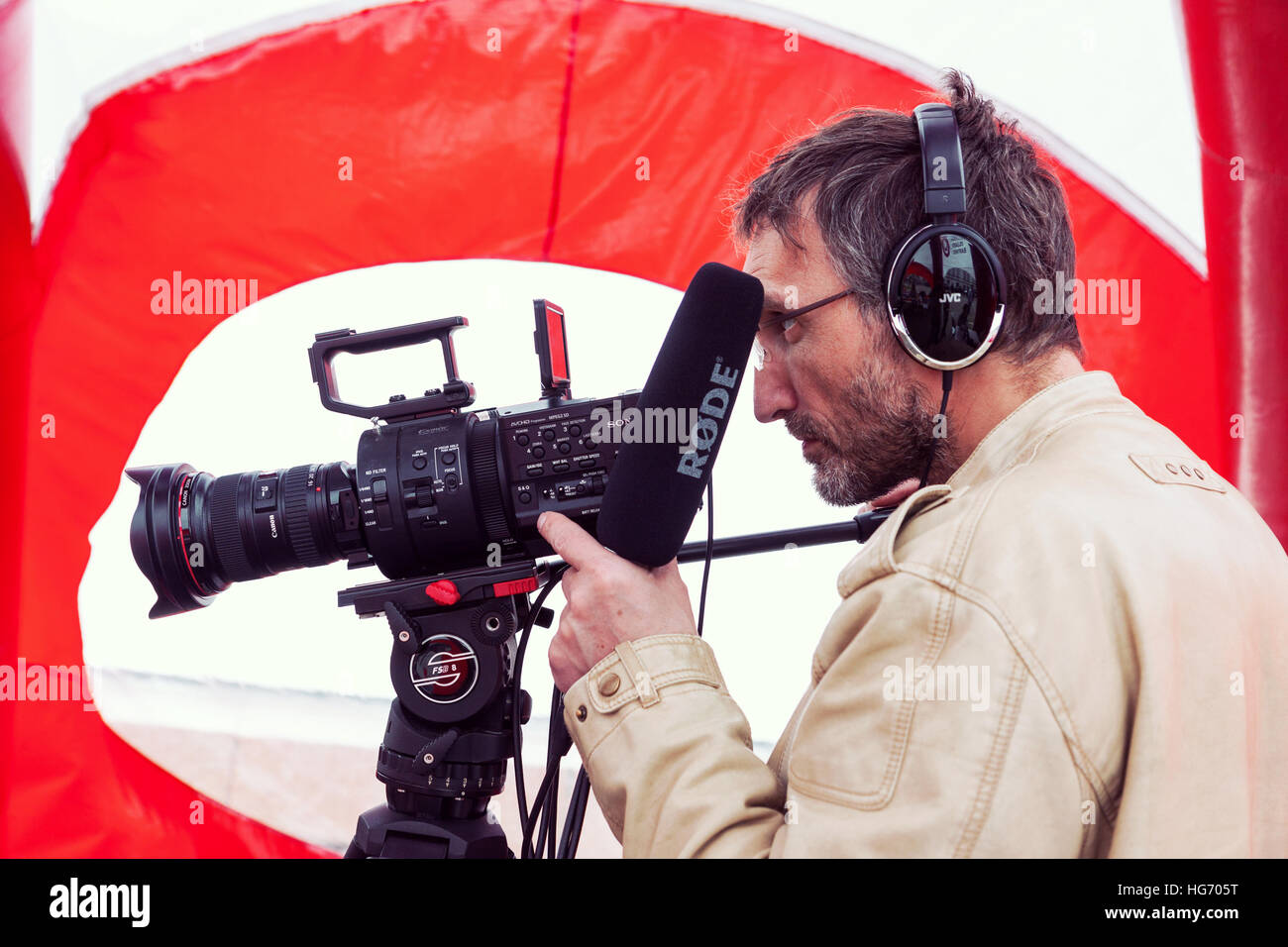 Tv television cameraman camera man hi-res stock photography and images ...