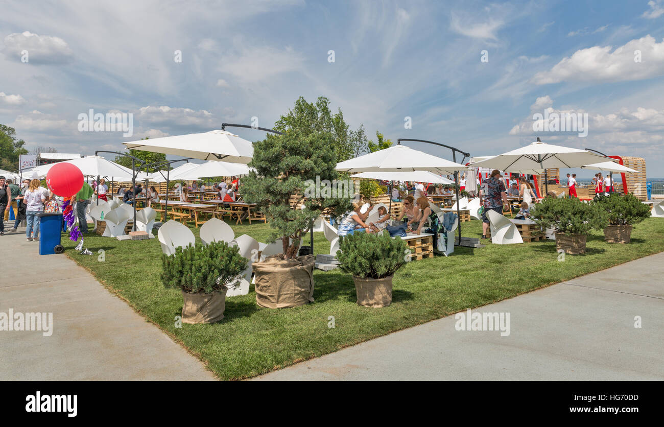 Outdoor food court hi-res stock photography and images - Alamy