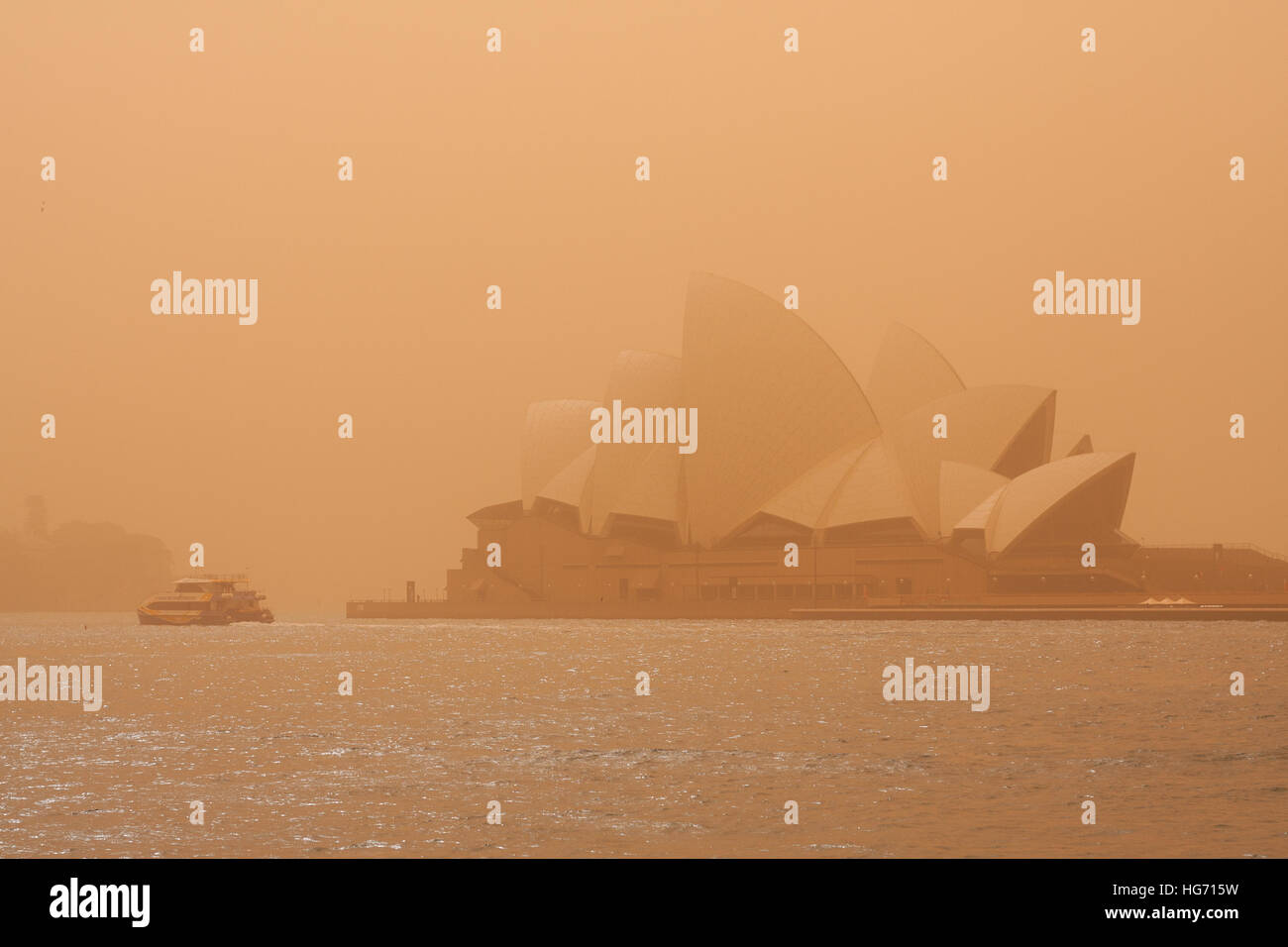 City sandstorm hi-res stock photography and images - Alamy