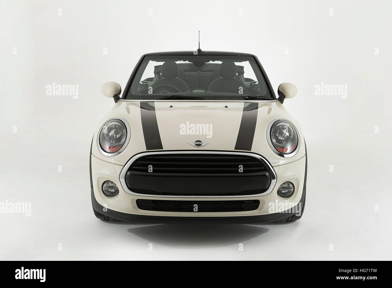 Car front mini cooper hi-res stock photography and images - Alamy