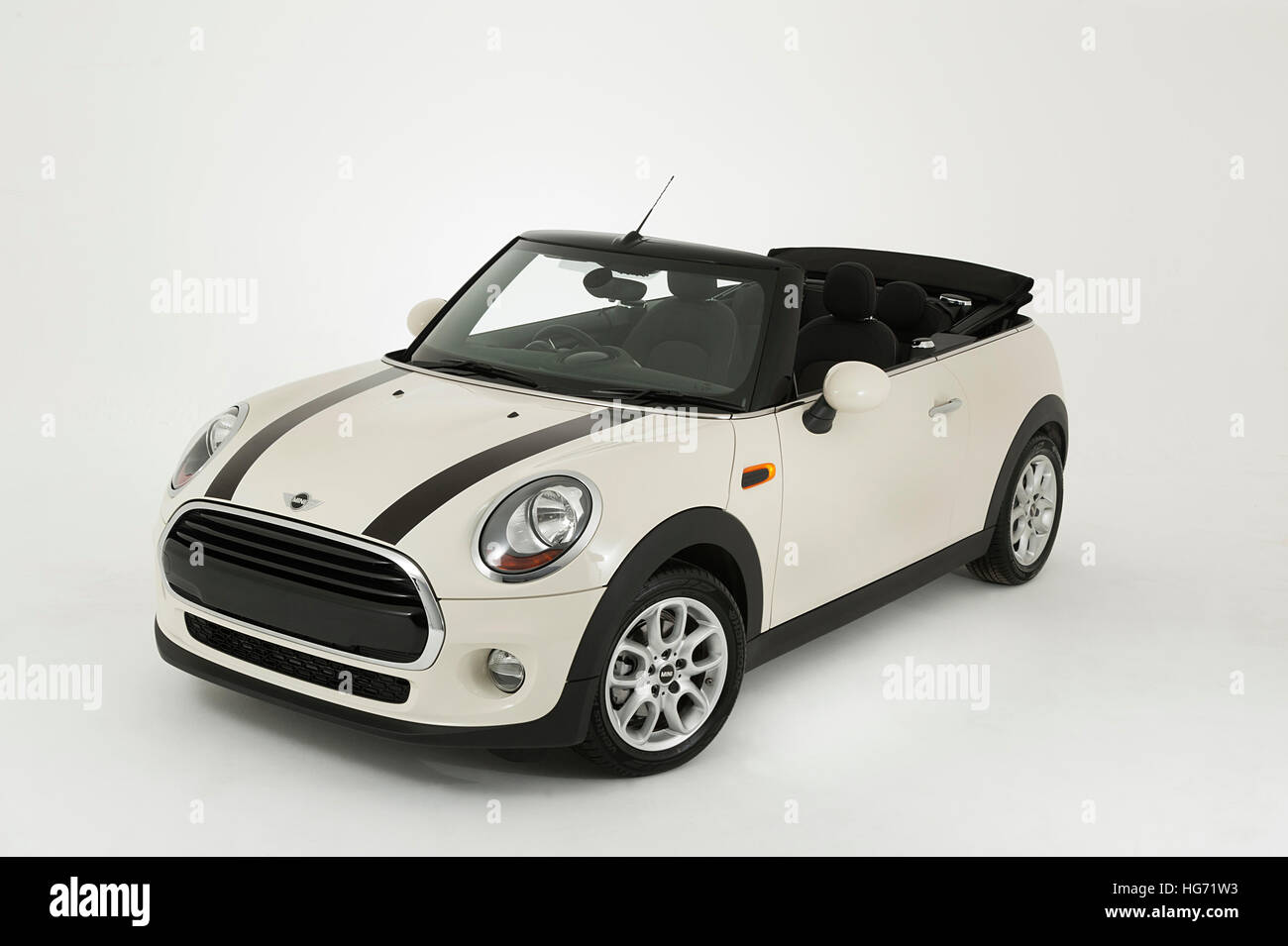 2017 Mini Cooper Convertible Stock Photo - Alamy
