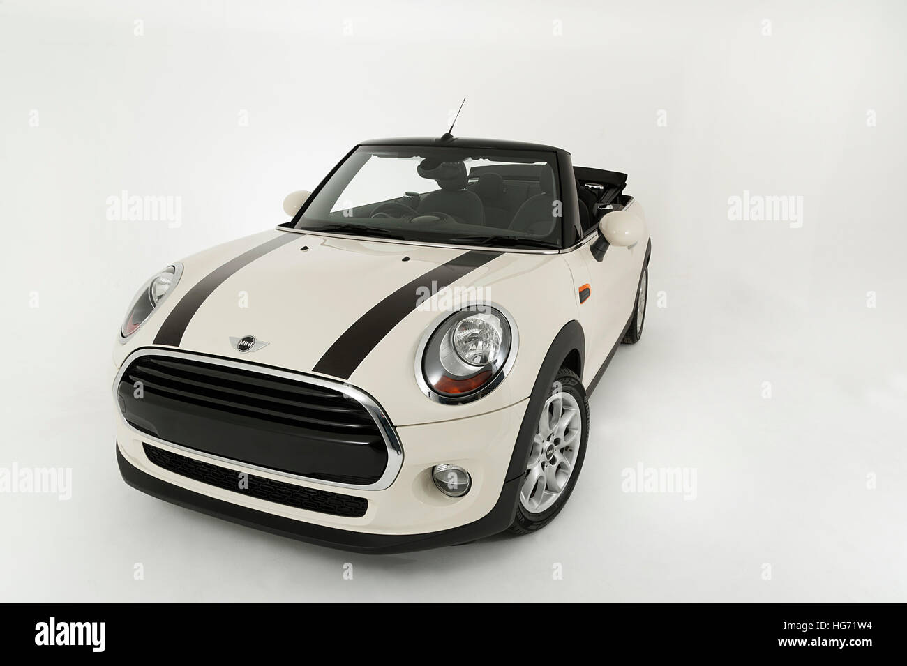 2017 Mini Cooper Convertible Stock Photo - Alamy
