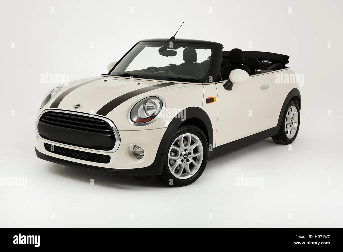 2017 Mini Cooper Convertible Stock Photo - Alamy