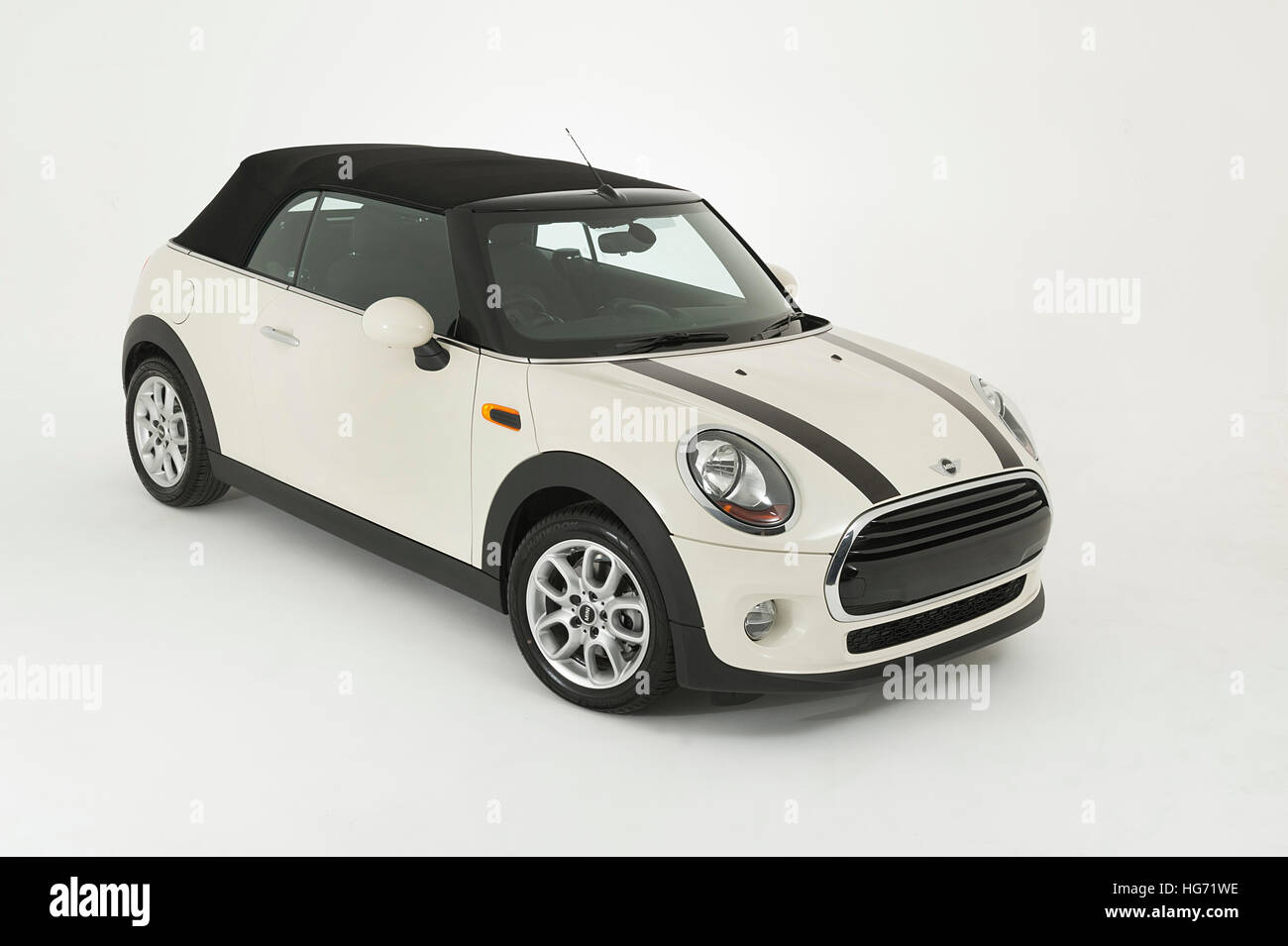 2017 Mini Cooper Convertible Stock Photo - Alamy