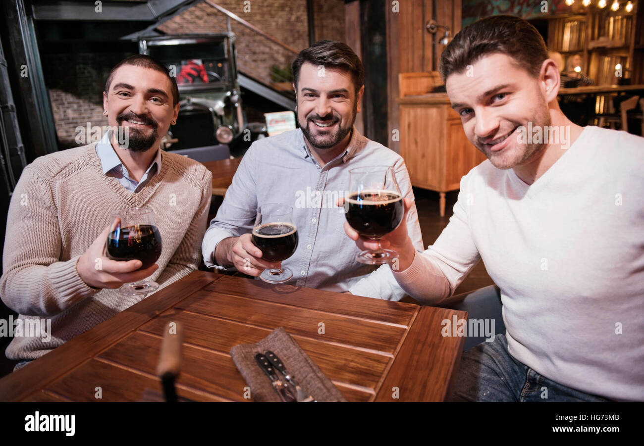 Men raising glasses hi-res stock photography and images - Alamy