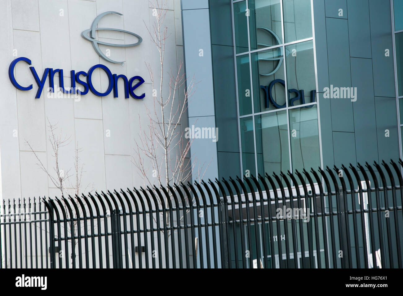 Cyrusone data center hi-res stock photography and images - Alamy