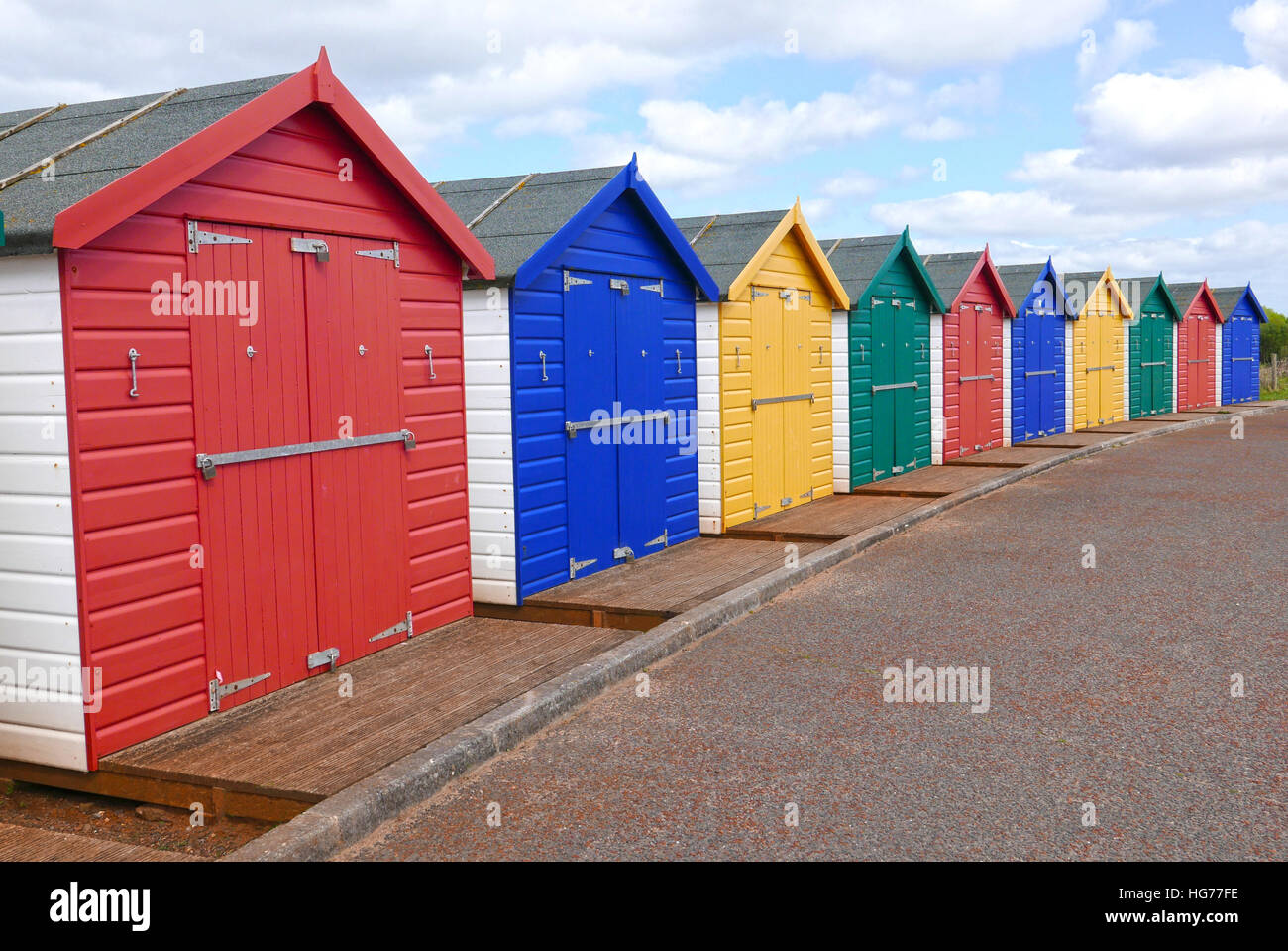 Coloured beach huts hi-res stock photography and images - Alamy