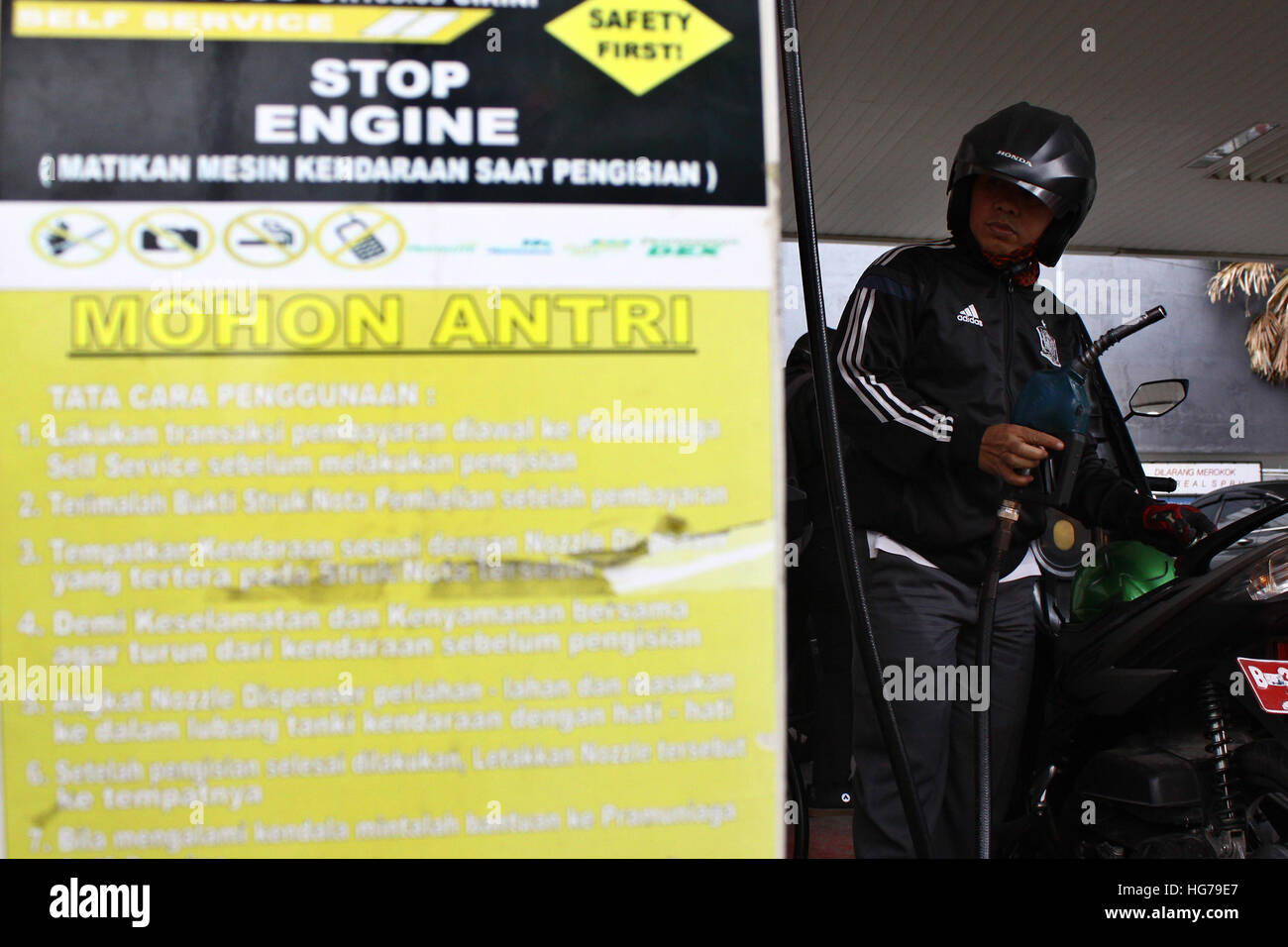 Refueling activities at gas stations in Jakarta. After raising the ...