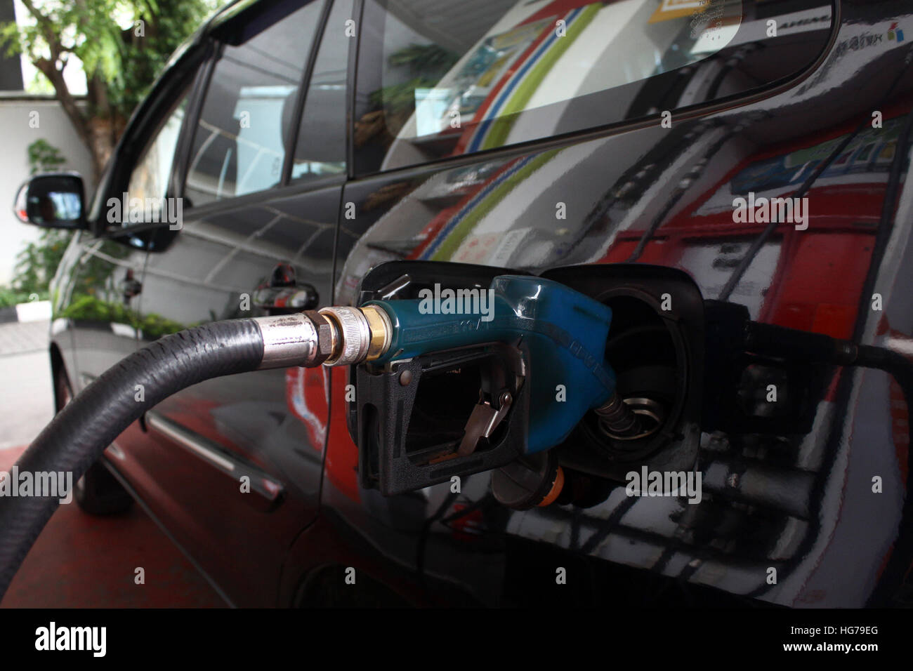 Refueling activities at gas stations in Jakarta. After raising the ...