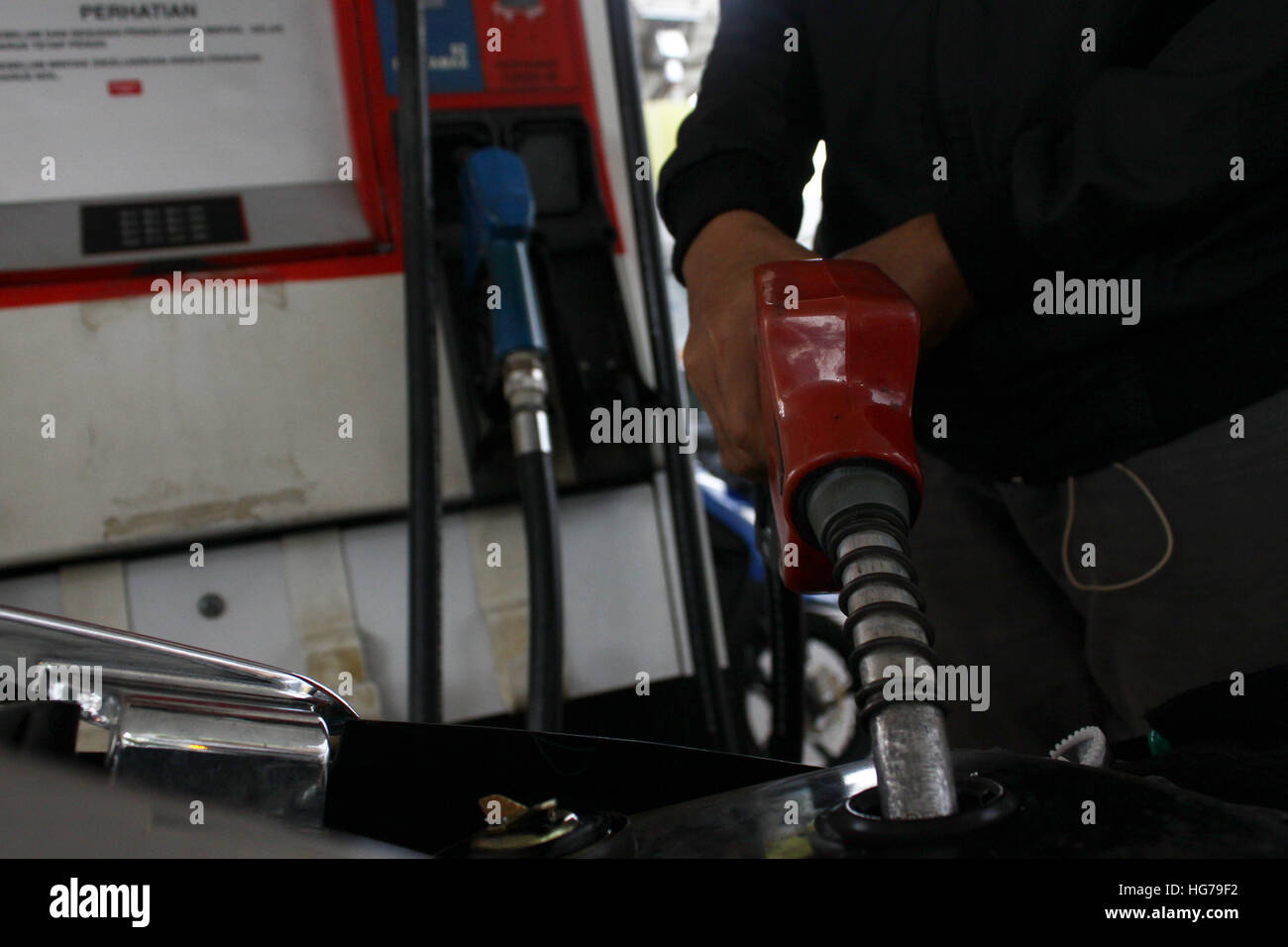 Refueling activities at gas stations in Jakarta. After raising the ...