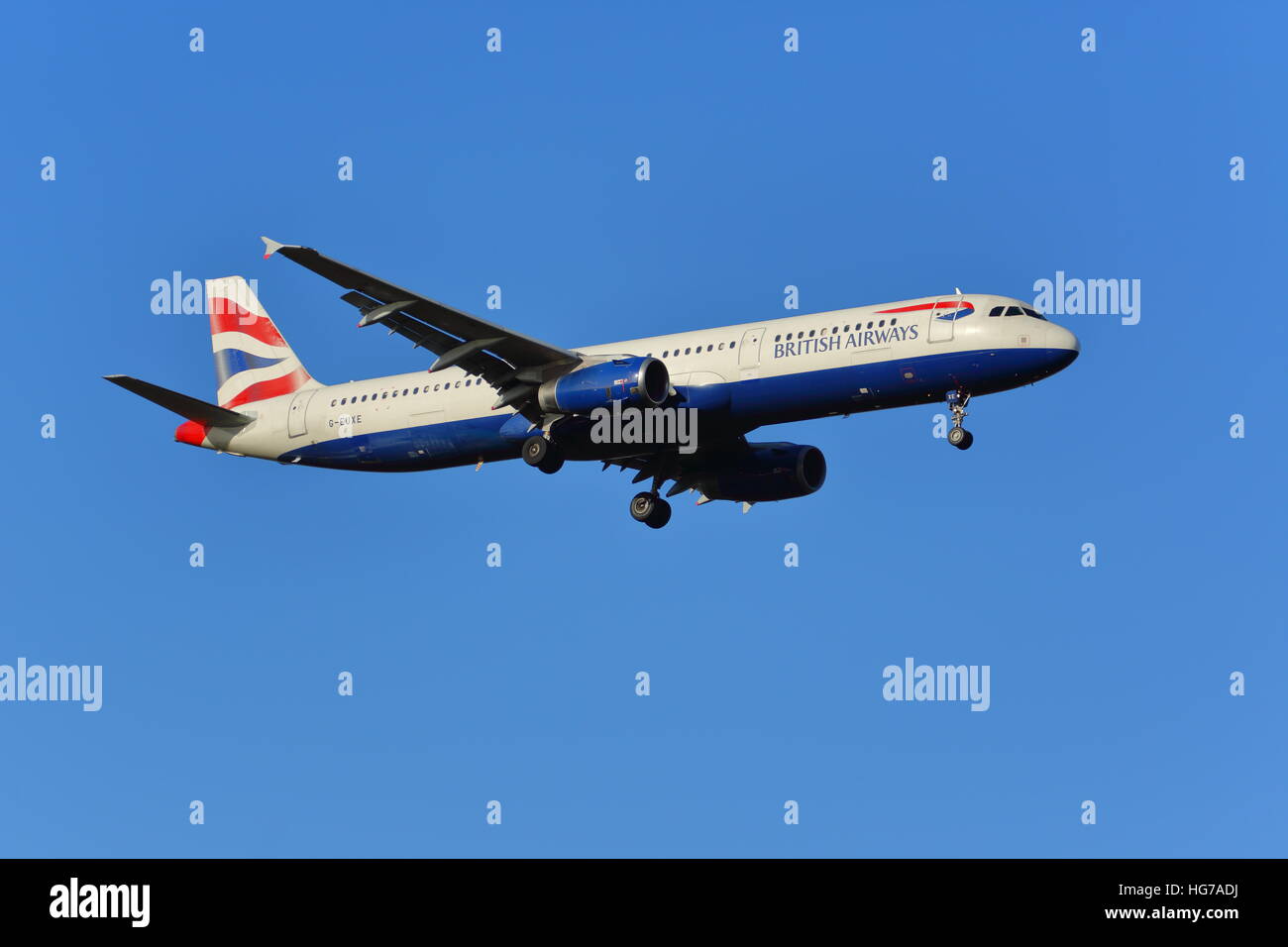 British Airways Airbus A321-200 G-EUXE landing at London Heathrow ...