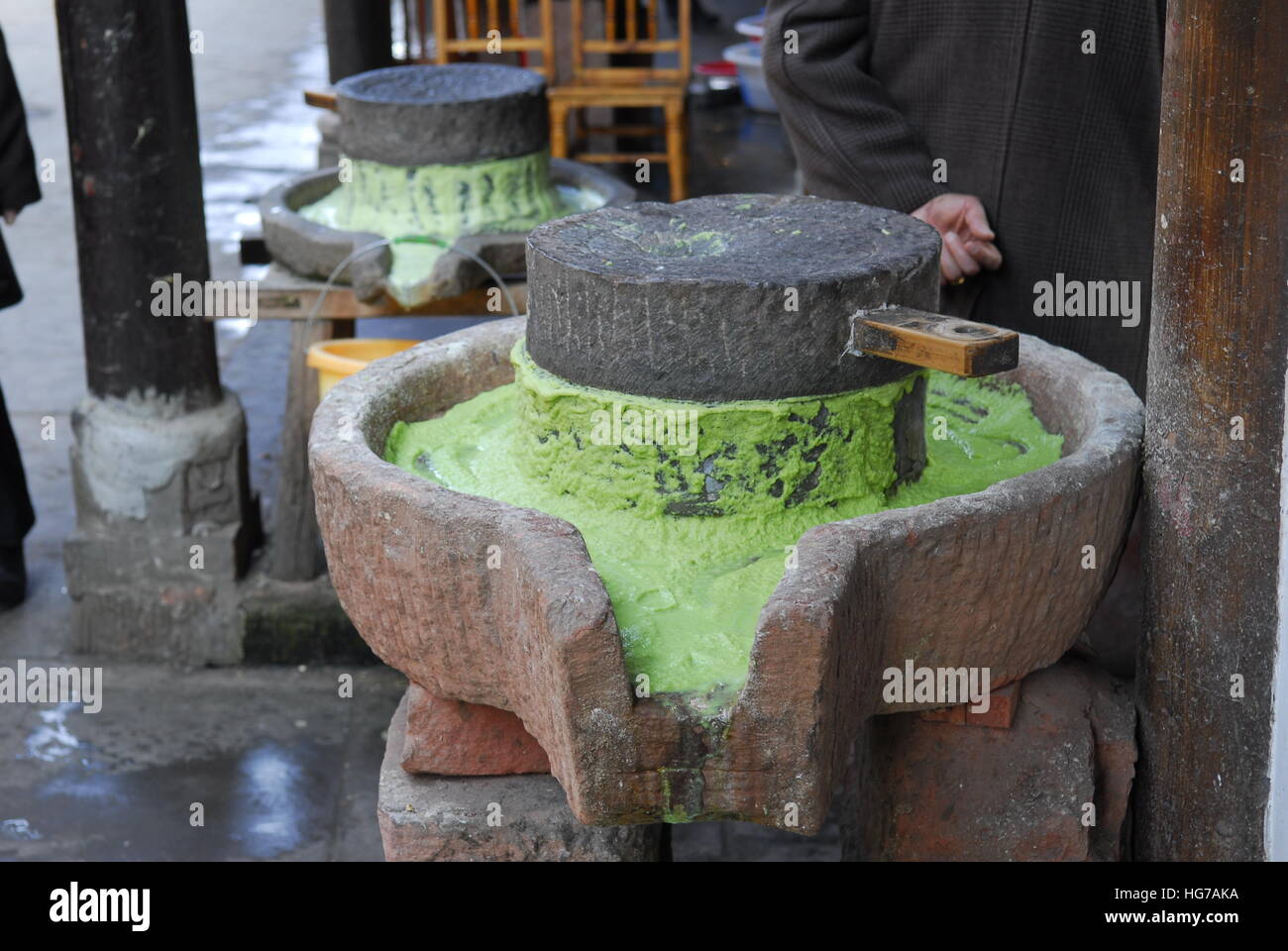 Millstone china hi-res stock photography and images - Alamy