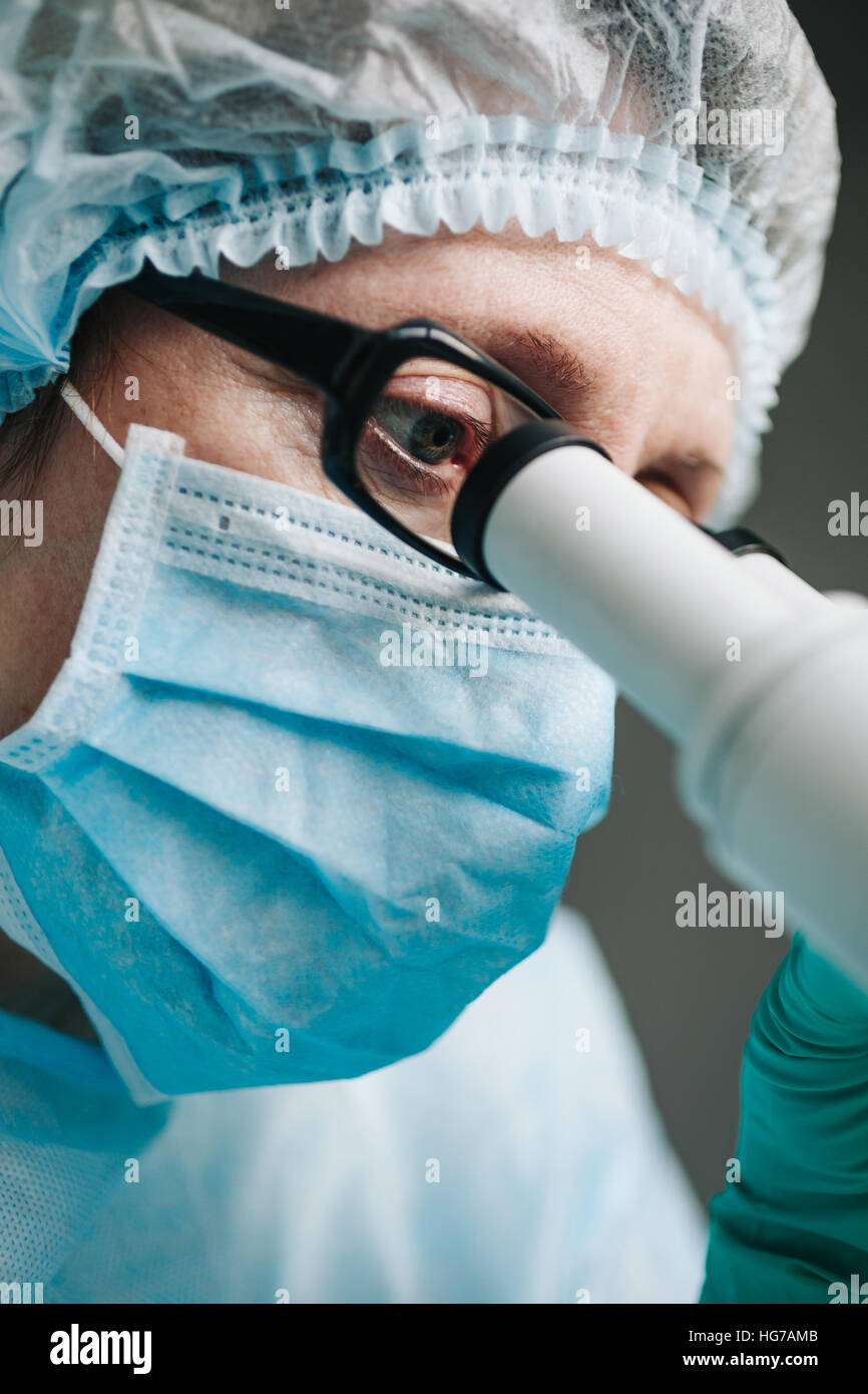 Eye doctor and scientist hi-res stock photography and images - Alamy