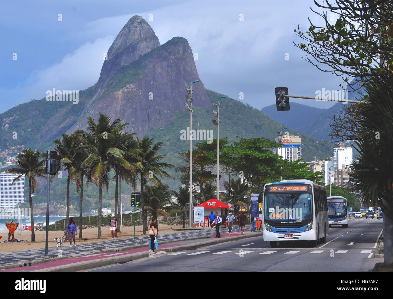 Rio de janeiro pedestrians street bus hi-res stock photography and ...