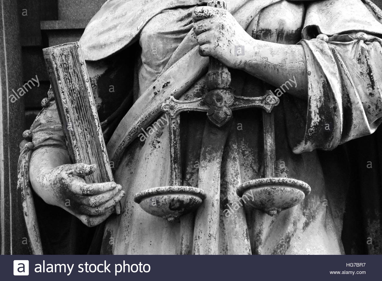 Royal court of justice scales hi-res stock photography and images - Alamy