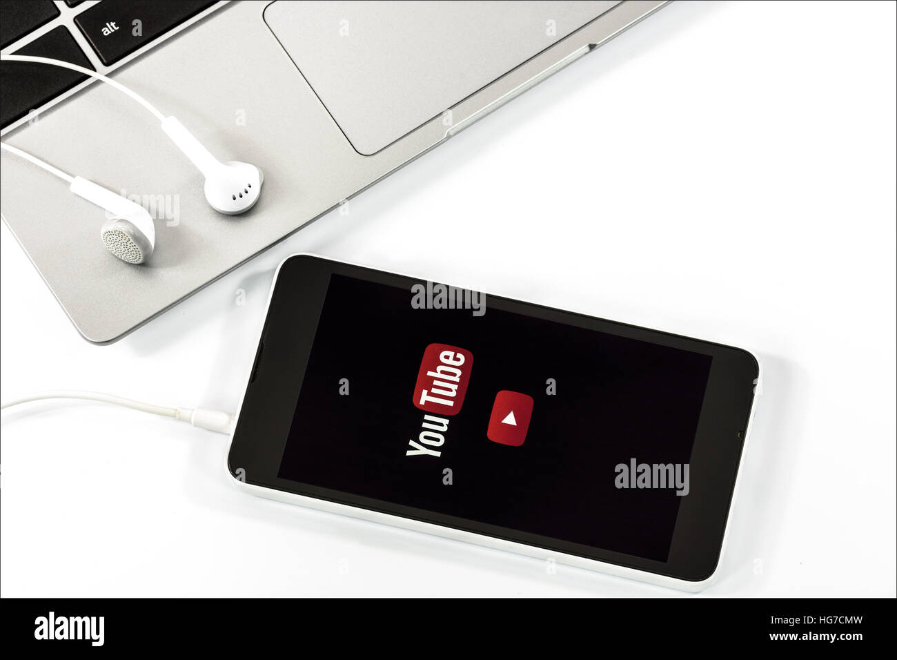 Youtube logo 2017 hi-res stock photography and images - Alamy