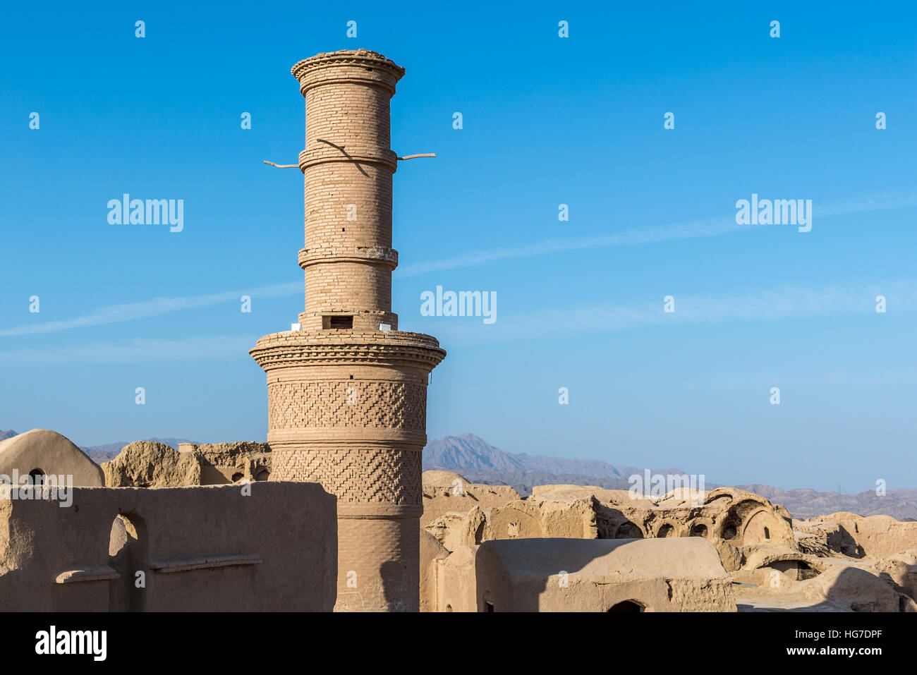 Shaking minaret in Abandoned mud brick village of Kharanaq in Iran ...