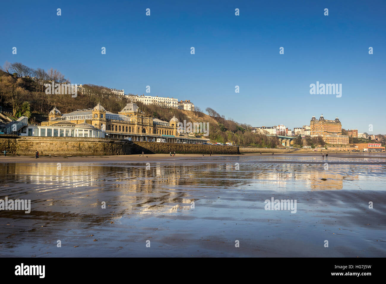 Scarborough beach uk hi-res stock photography and images - Alamy