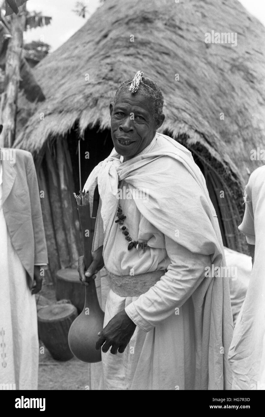 Medicine man witch doctor hi-res stock photography and images - Alamy