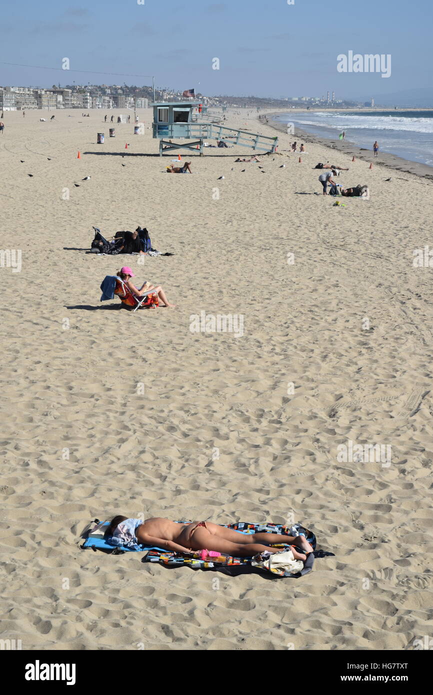 Sunbathing on Venice Beach Stock Photo - Alamy