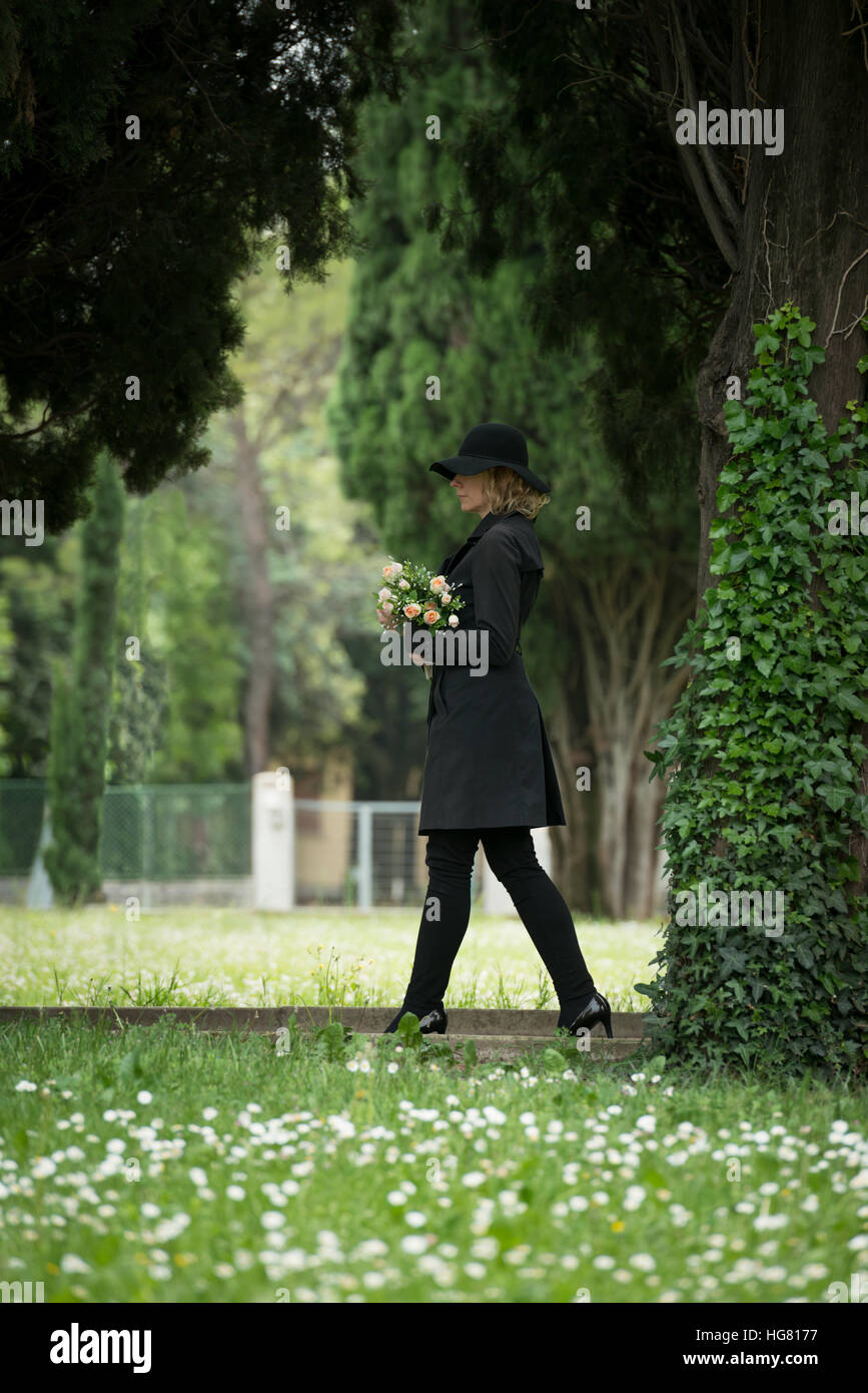 Woman walking in cemetery hi-res stock photography and images - Alamy
