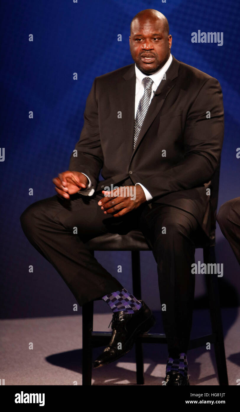 Shaquille O'Neal and Phil Jackson sit down with Hannah Storm and ...