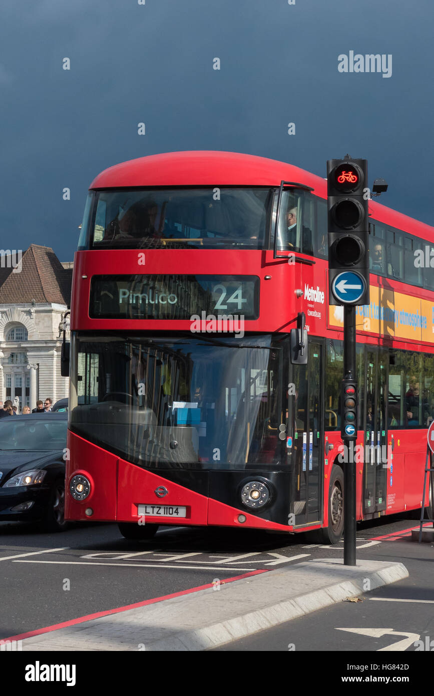 London Bus crossing Westminster Bridge Stock Photo - Alamy