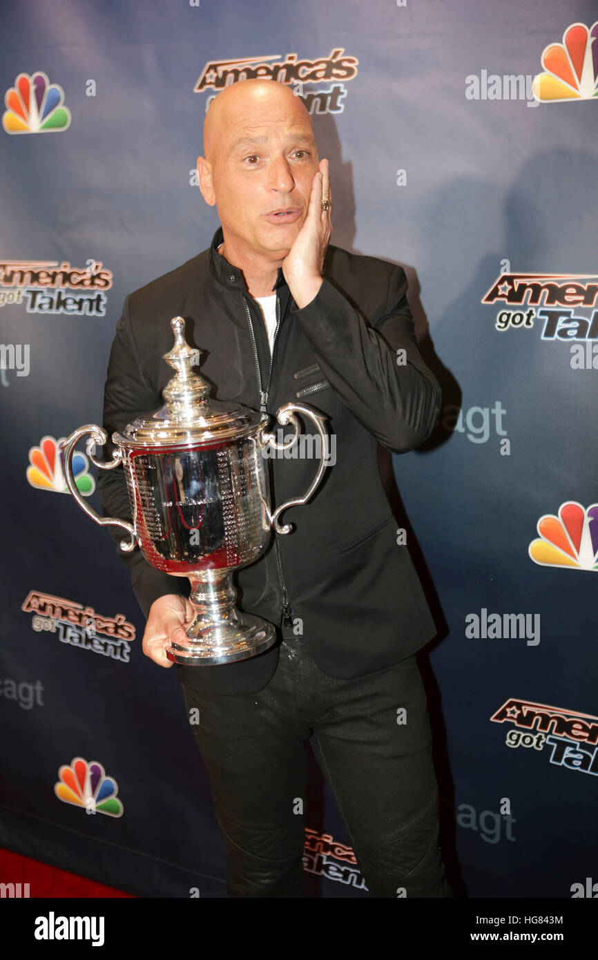 Howie Madel poses with the U.S. Open trophy as he arrives at the ...