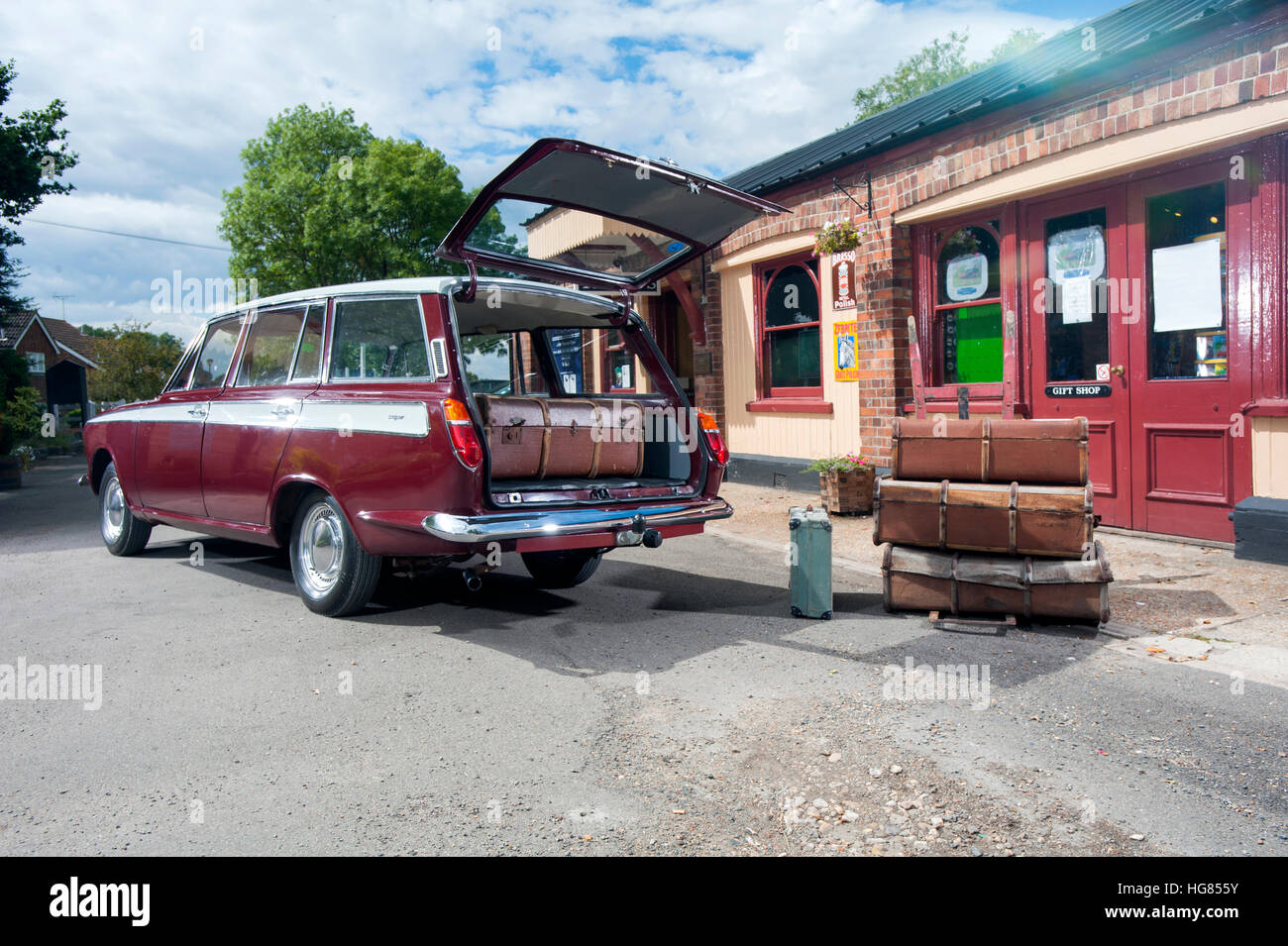Car loading ford hi-res stock photography and images - Alamy