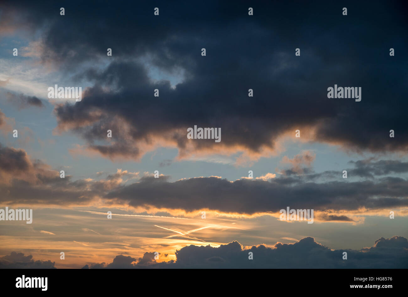 Dark foreboding clouds hi-res stock photography and images - Alamy