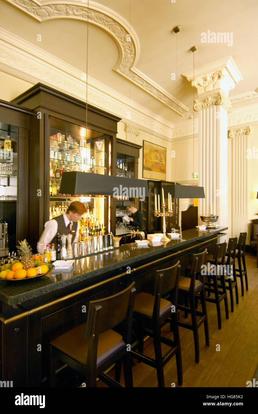 Deutschland, Nordrhein-Westfalen, Aachen, Bar im Hotel Quellenhof Stock ...