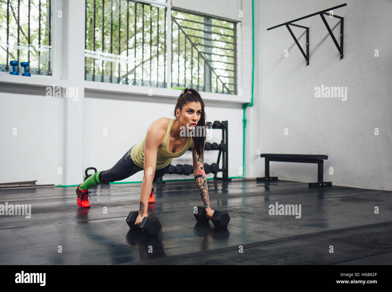 Muscular female athlete doing hi-res stock photography and images - Alamy