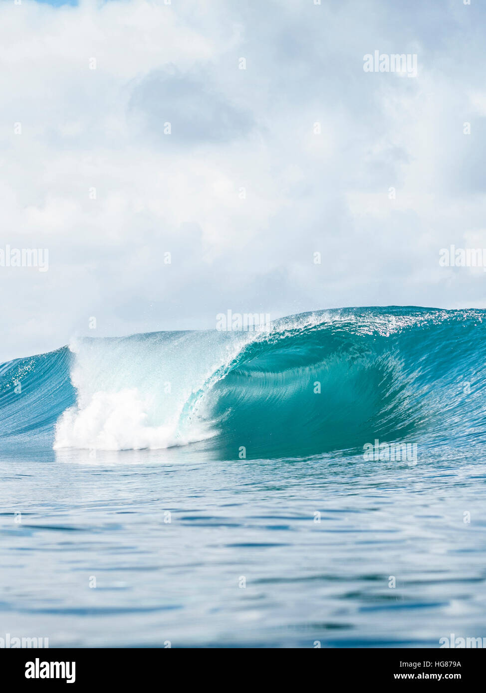 Waves breaking sky breaking hi-res stock photography and images - Alamy