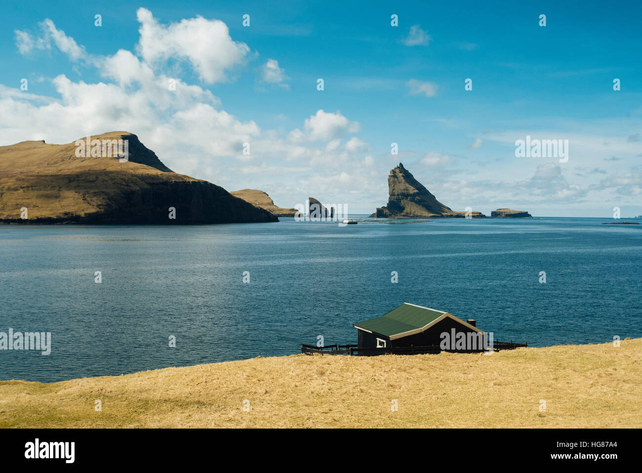Shore house on water hi-res stock photography and images - Alamy