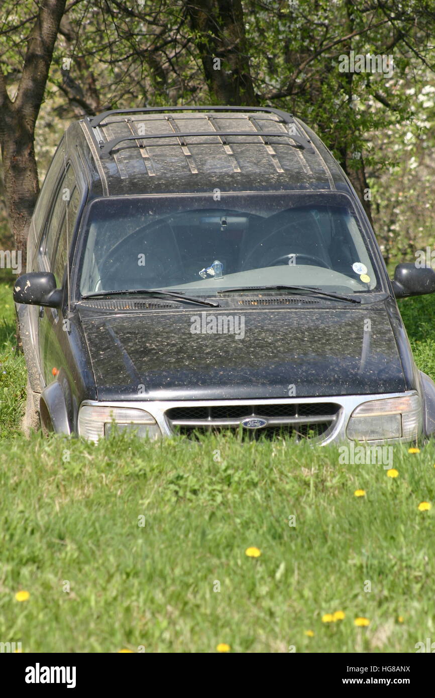 Dirty Ford Explorer off road Stock Photo - Alamy