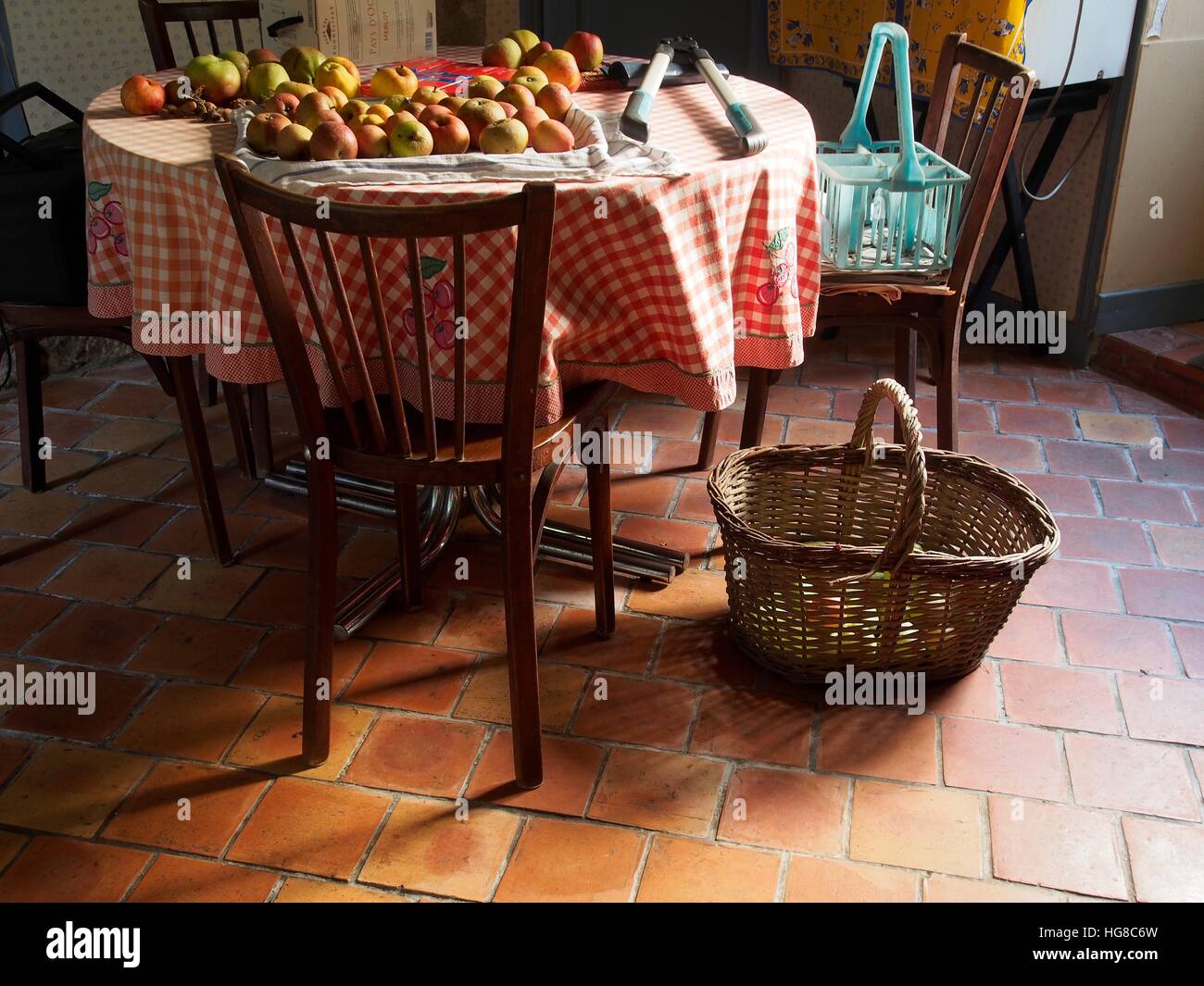 Country kitchen at apple harvest time Stock Photo - Alamy